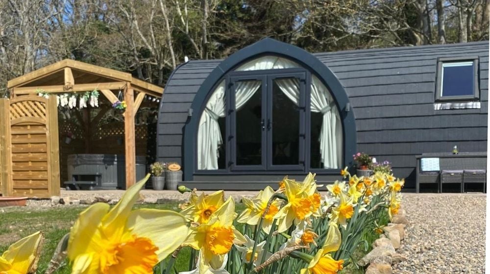 Living in Glamping Pods: Nature’s Retreat